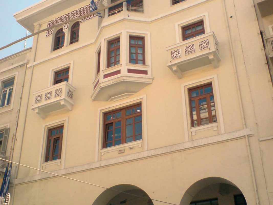 Ανακαίνιση και προσθήκη ορόφου σε διατηρητέο κτίριο στην Αριστοτέλους ...